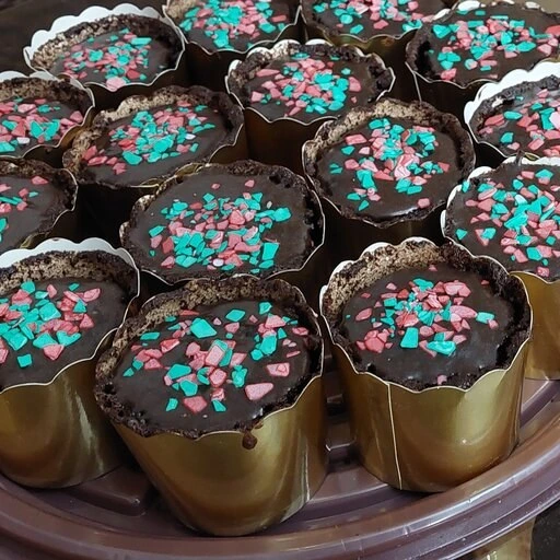 خرید و قیمت کاپ کیک شکلاتی با مغز گردو باسفارش مشتری بصورت تعداد کاپ