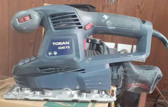 خرید و قیمت سنباده لرزان تخت مستطیلی دیمر دار ۲۴۰ وات توسن پلاس مدل TOSAN 4240FS در حد نو | ترب