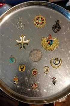 خرید و قیمت دیوارکوب فلزی آرم های قدیمی پادشاهی ایران و اروپا | ترب