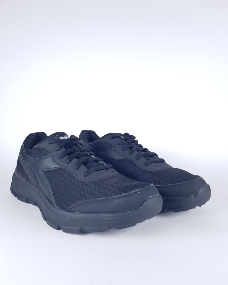 Sepatu diadora full black store